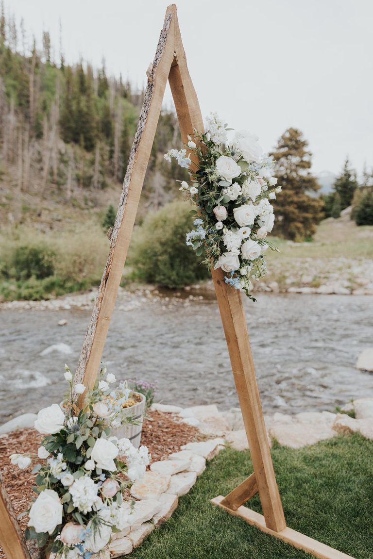 Ayla + Keith {Private Home, Breckenridge} | petalandbean.com