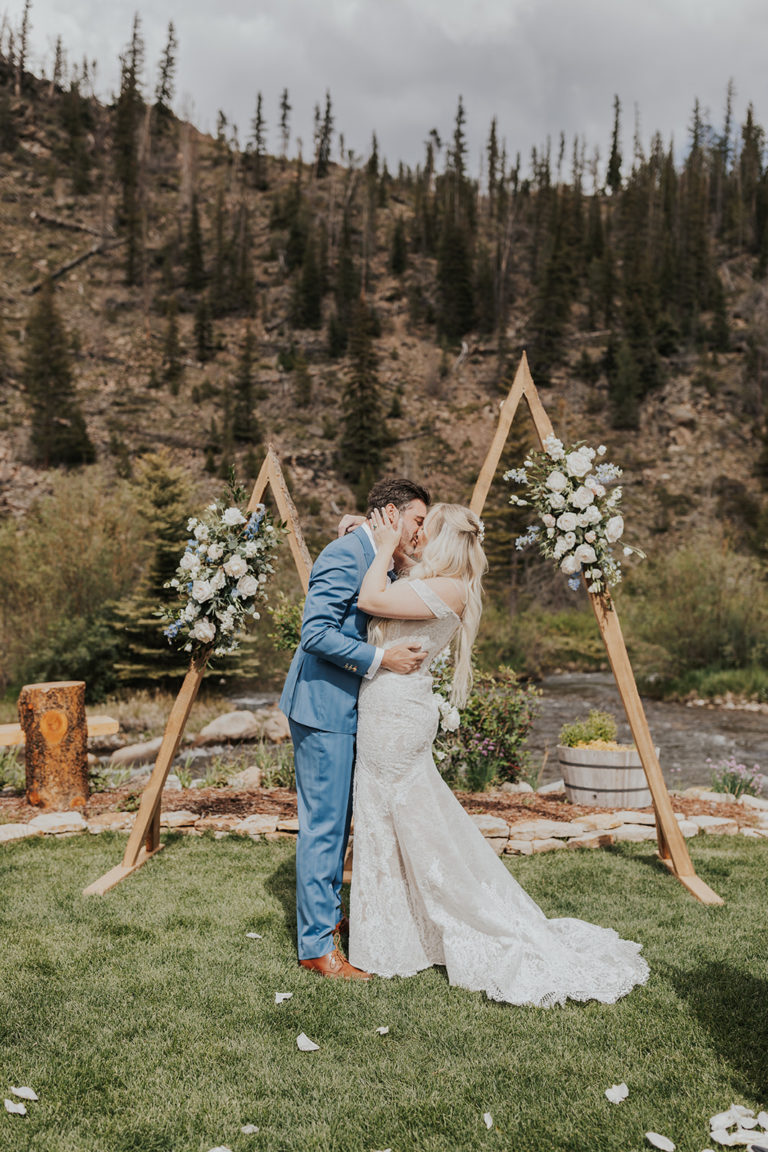 Ayla + Keith {Private Home, Breckenridge} | petalandbean.com
